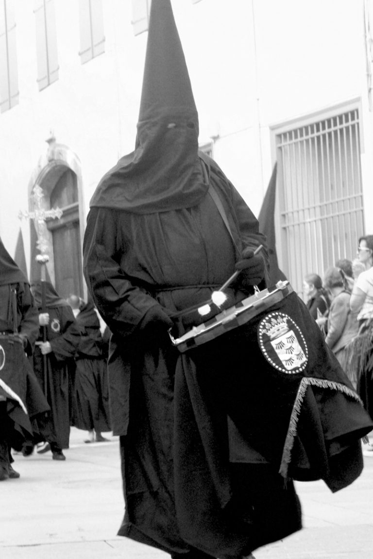 The Brotherhood of the Blood’s 600-Year-Long Procession – Anthrow Circus