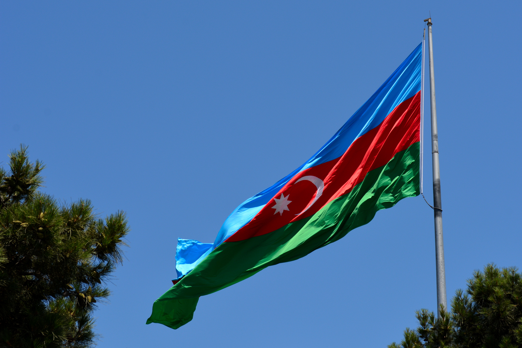Meeting Azerbaijan’s New Ambassador to France – Anthrow Circus